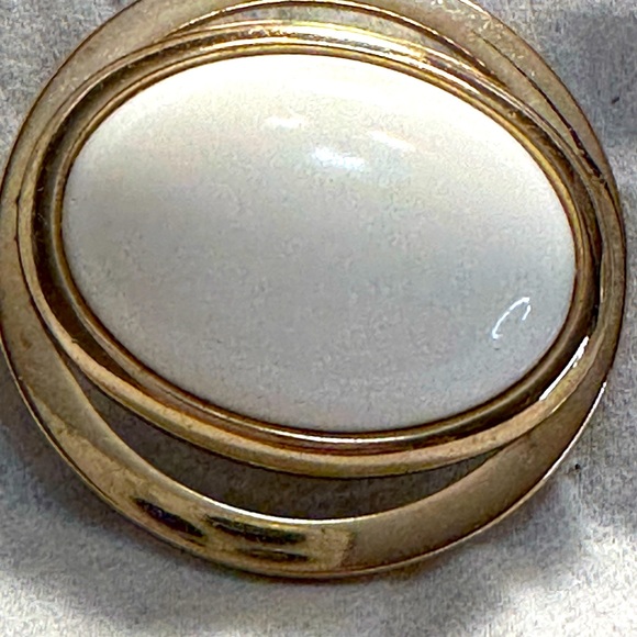 Avon | Jewelry | Vintage Avon Brooch | Poshmark